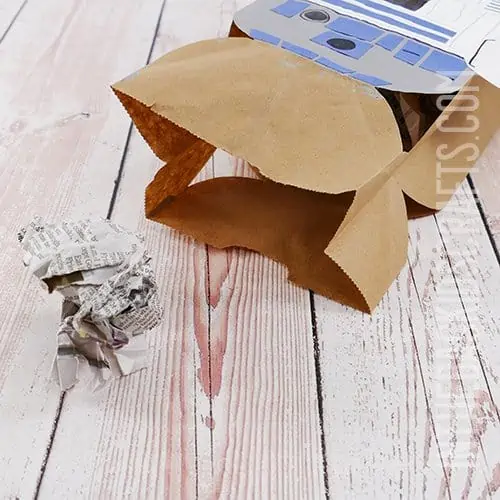 R2D2 Craft for Kids {FREE Craft Template} • In the Bag Kids' Crafts