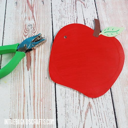 Easy Apple Art {with FREE Apple Template} • In the Bag Kids' Crafts