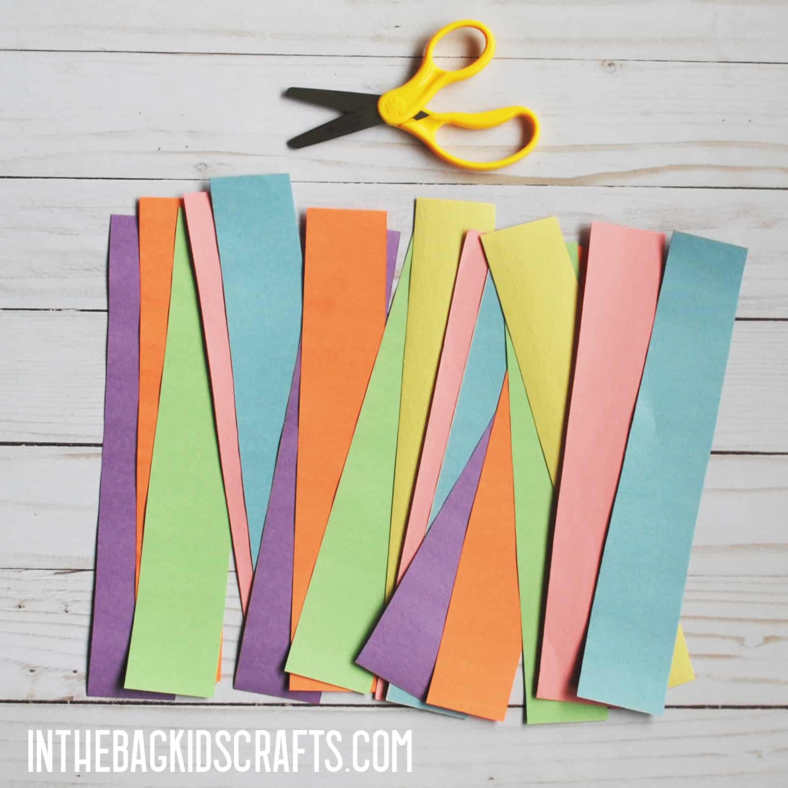 Screen Free Activities for Kids Paper Chain • In the Bag Kids' Crafts