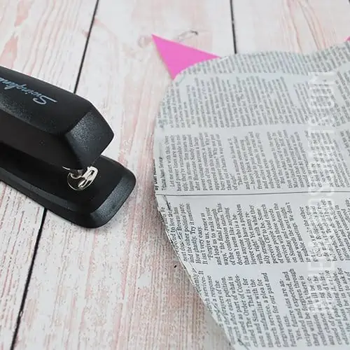 Newspaper Owl Craft {with FREE Template!} • In the Bag Kids' Crafts